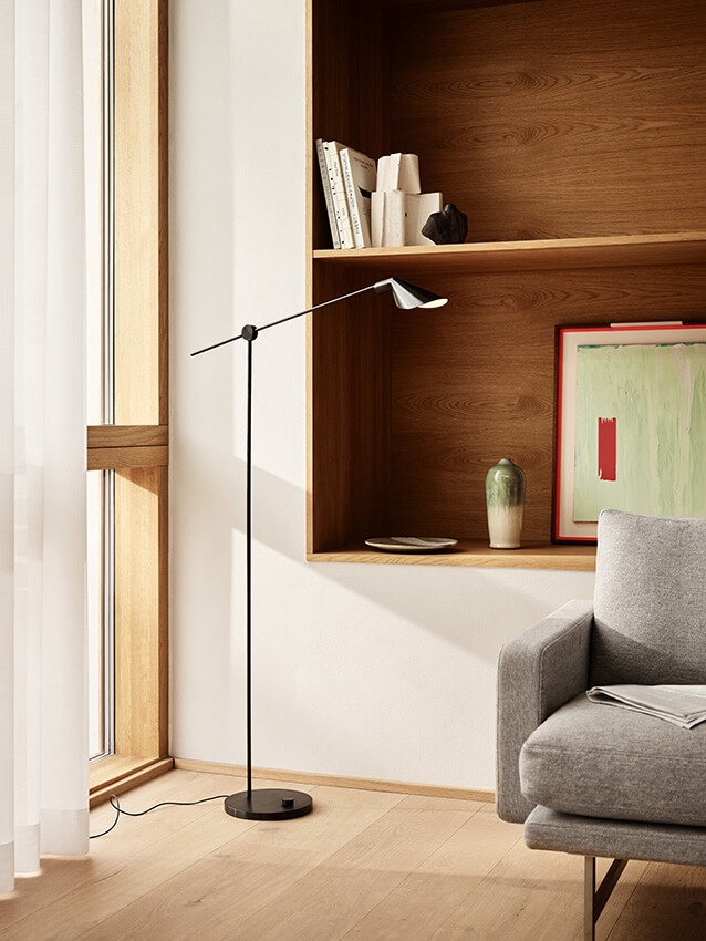 Fritz Hansen MS011 gulvlampe, sort PVD | Lamper.dk