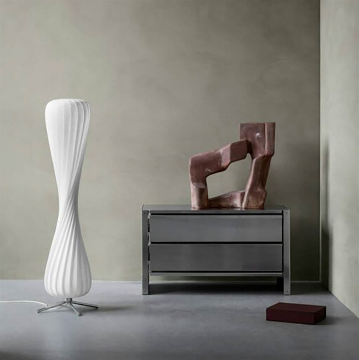 Tom Rossau TR7 gulvlampe, plastik/hvid, 25 x 148 cm